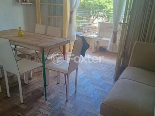 Apartamento, 2 dormitórios, 69 m², em Menino Deus