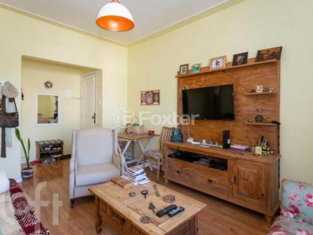 Apartamento, 2 dormitórios, 69.01 m², em Menino Deus