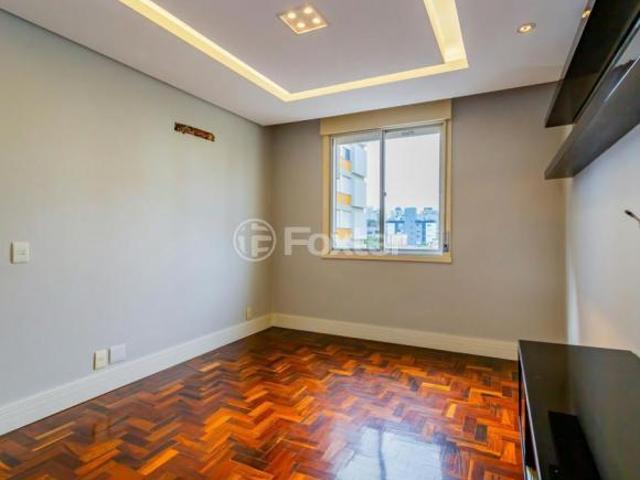 Apartamento, 2 dormitórios, 69.72 m², em Mont Serrat