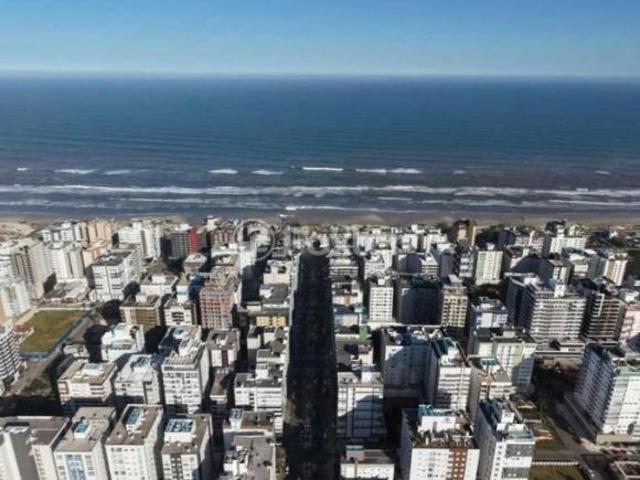 Apartamento, 2 dormitórios, 60 m², em Centro