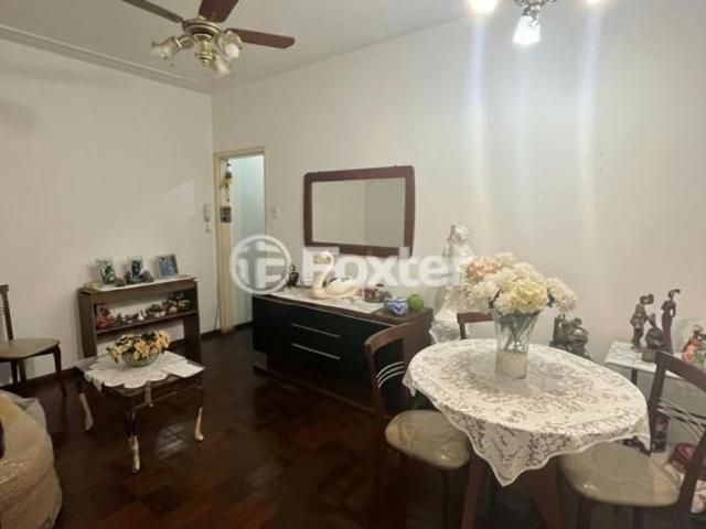 Apartamento, 2 dormitórios, 60 m², em Menino Deus