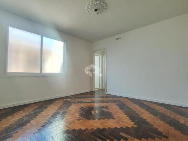 Apartamento 2 dormitórios, 60 m² privativos, sacada, Menino Deus