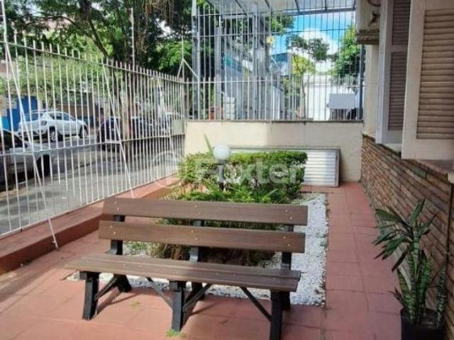 Apartamento, 2 dormitórios, 60.7 m², em Menino Deus