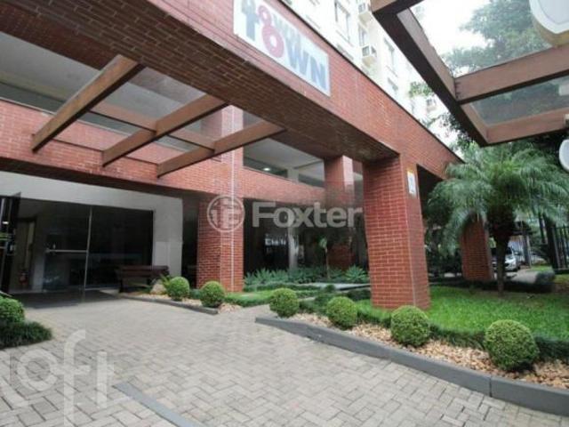 Apartamento, 2 dormitórios, 61.22 m², em Centro