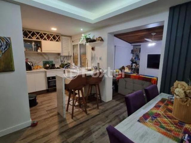 Apartamento, 2 dormitórios, 61.76 m², em Menino Deus