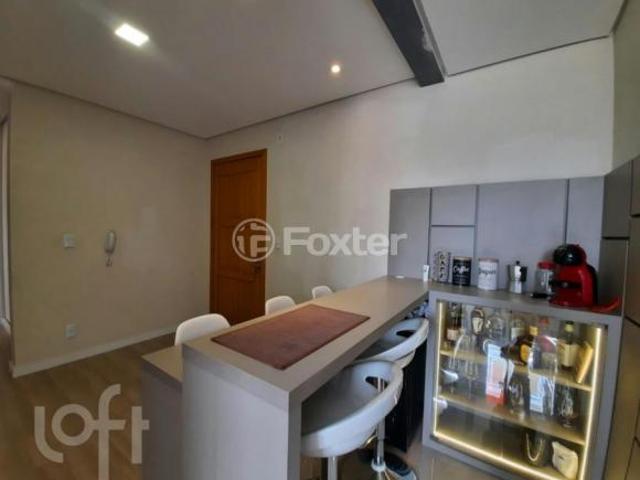 Apartamento, 2 dormitórios, 61.7 m², em Centro