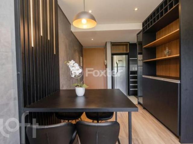 Apartamento, 2 dormitórios, 63.46 m², em Centro