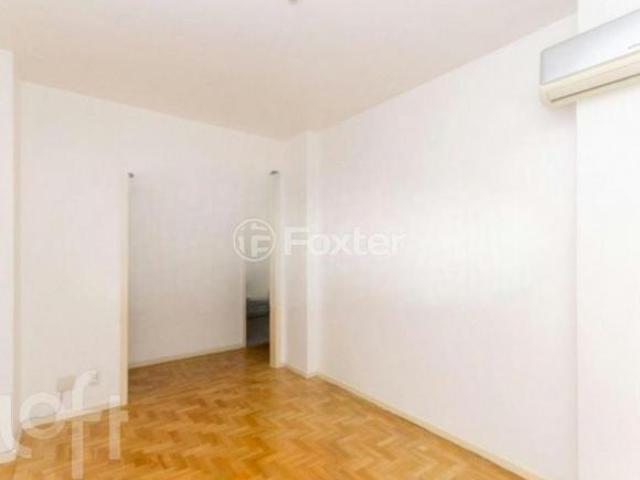 Apartamento, 2 dormitórios, 63.86 m², em Centro Histórico