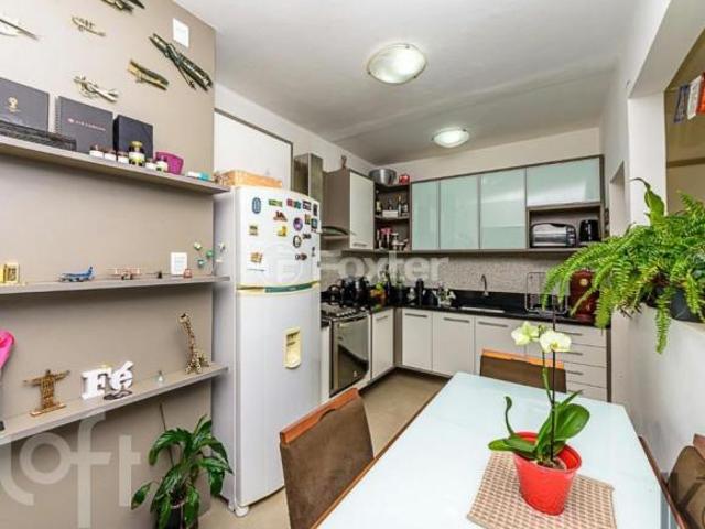 Apartamento, 2 dormitórios, 74 m², em Menino Deus