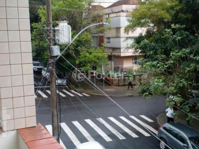 Apartamento, 2 dormitórios, 74 m², em Petrópolis