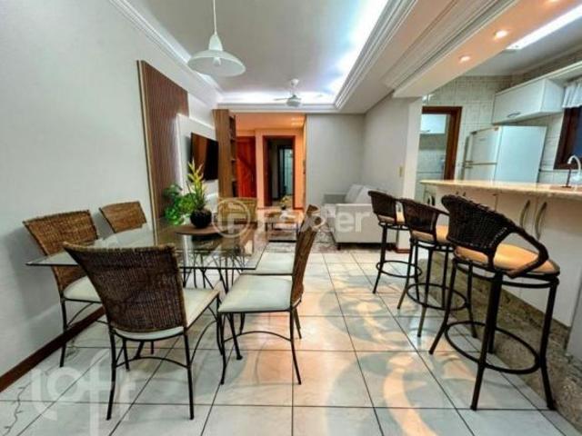 Apartamento, 2 dormitórios, 74.84 m², em Centro