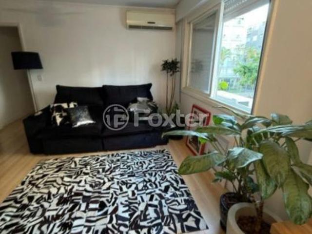 Apartamento, 2 dormitórios, 75 m², em Menino Deus