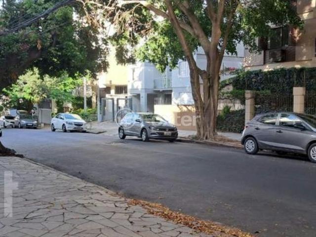 Apartamento, 2 dormitórios, 75.33 m², em Petrópolis