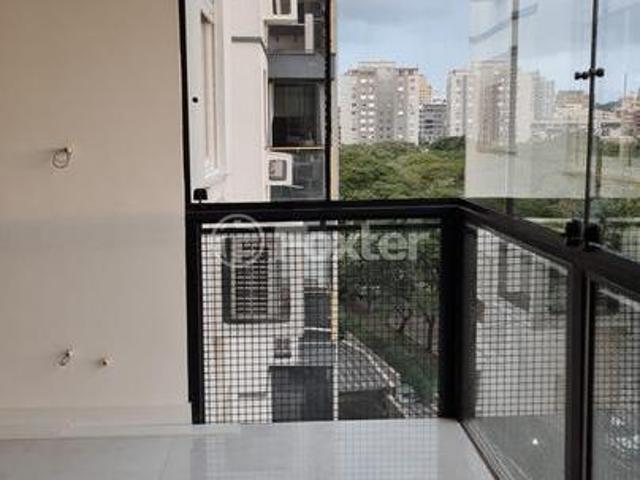 Apartamento, 2 dormitórios, 75.3 m², em Menino Deus