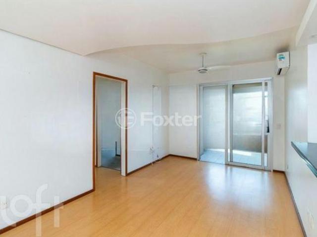 Apartamento, 2 dormitórios, 75.6 m², em Menino Deus