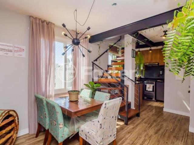 Apartamento, 2 dormitórios, 76.2 m², em Menino Deus