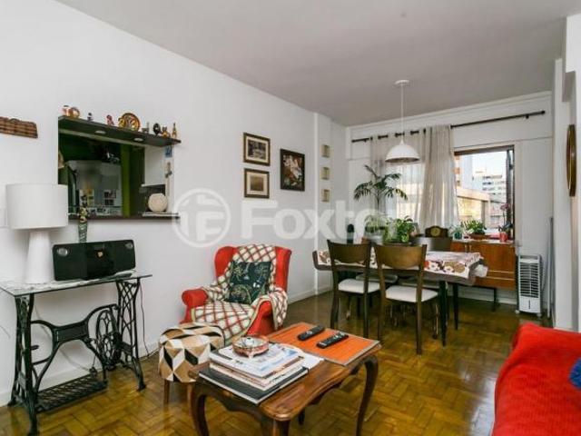 Apartamento, 2 dormitórios, 76.65 m², em Menino Deus