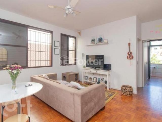 Apartamento, 2 dormitórios, 76.78 m², em Menino Deus