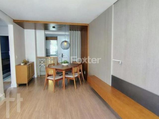 Apartamento, 2 dormitórios, 77.65 m², em Centro