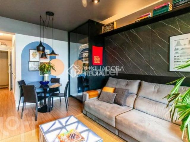 Apartamento, 2 dormitórios, 77.83 m², em Menino Deus