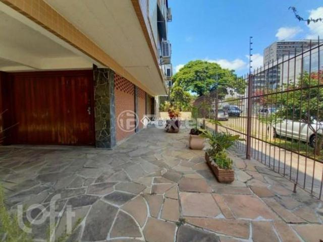 Apartamento, 2 dormitórios, 78 m², em Menino Deus