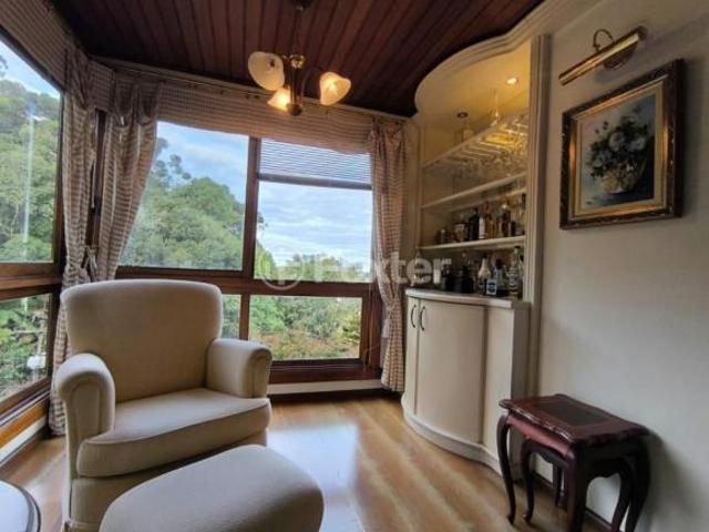 Apartamento, 2 dormitórios, 78.4 m², em Centro