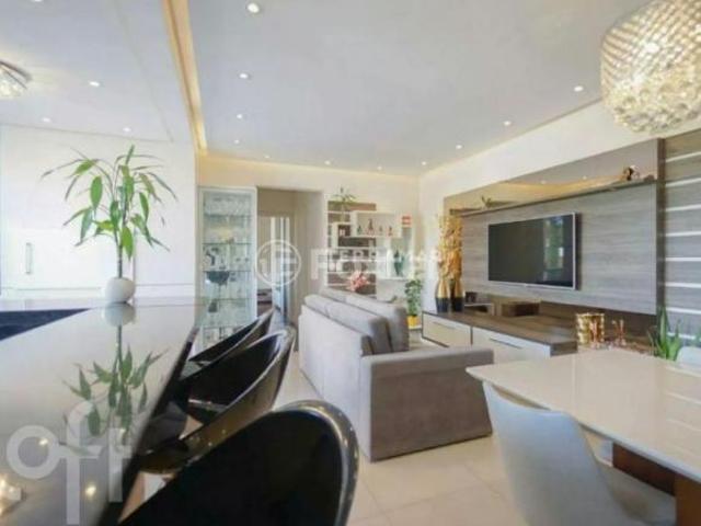 Apartamento, 2 dormitórios, 78.86 m², em Centro