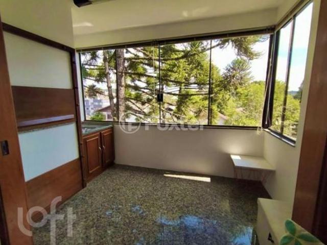 Apartamento, 2 dormitórios, 79 m², em Centro