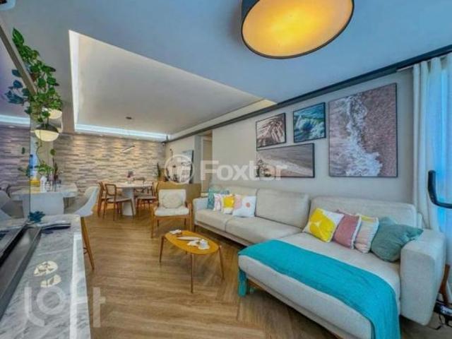 Apartamento, 2 dormitórios, 79.34 m², em Centro