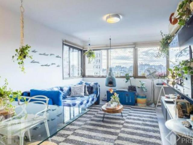 Apartamento, 2 dormitórios, 70 m², em Bom Fim