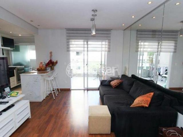 Apartamento, 2 dormitórios, 70 m², em Moema