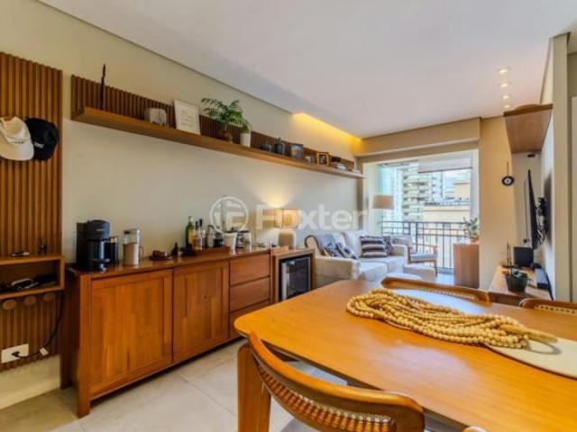 Apartamento, 2 dormitórios, 70 m², em Moema