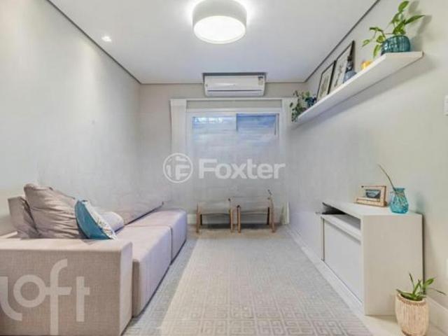 Apartamento, 2 dormitórios, 70 m², em Menino Deus