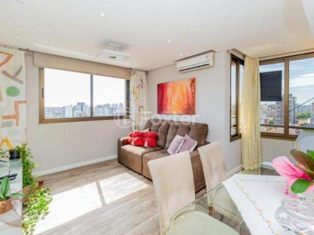 Apartamento, 2 dormitórios, 70 m², em Menino Deus