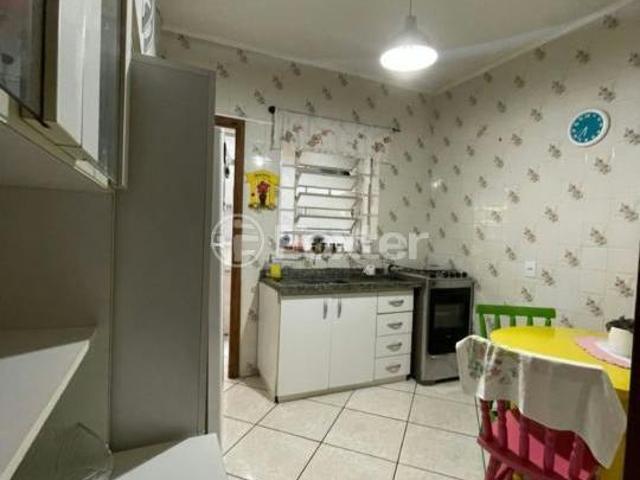 Apartamento, 2 dormitórios, 70 m², em Menino Deus