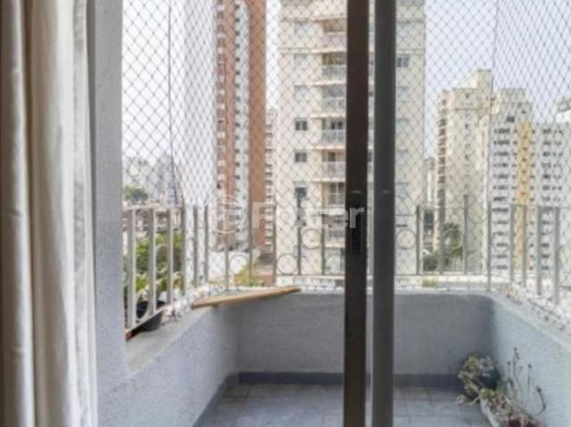 Apartamento, 2 dormitórios, 70 m², em Pompeia