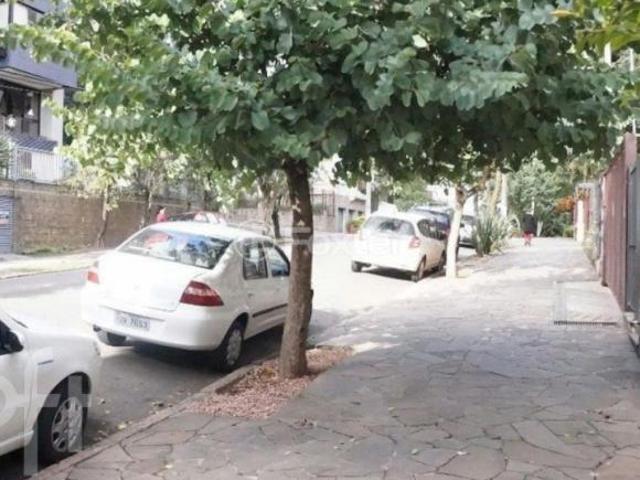 Apartamento, 2 dormitórios, 70 m², em Petrópolis