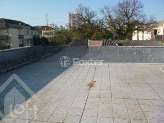 Apartamento, 2 dormitórios, 70.24 m², em Menino Deus