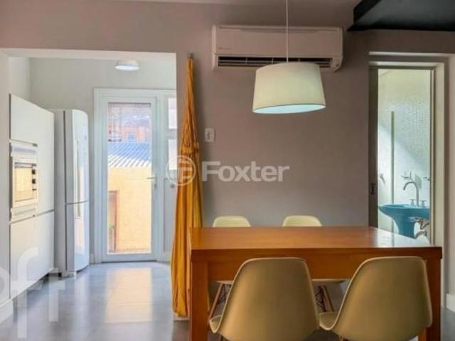 Apartamento, 2 dormitórios, 70.3 m², em Petrópolis