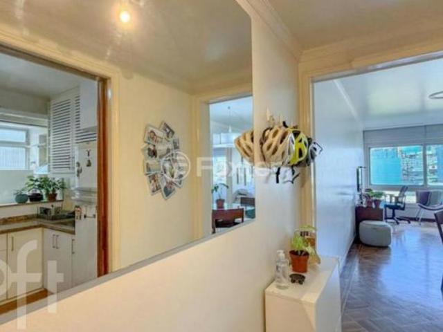 Apartamento, 2 dormitórios, 70.62 m², em Menino Deus