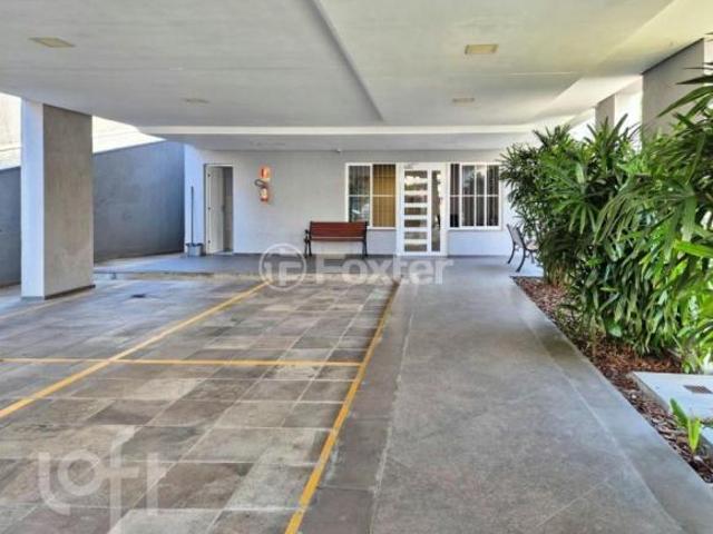 Apartamento, 2 dormitórios, 70.7 m², em Partenon
