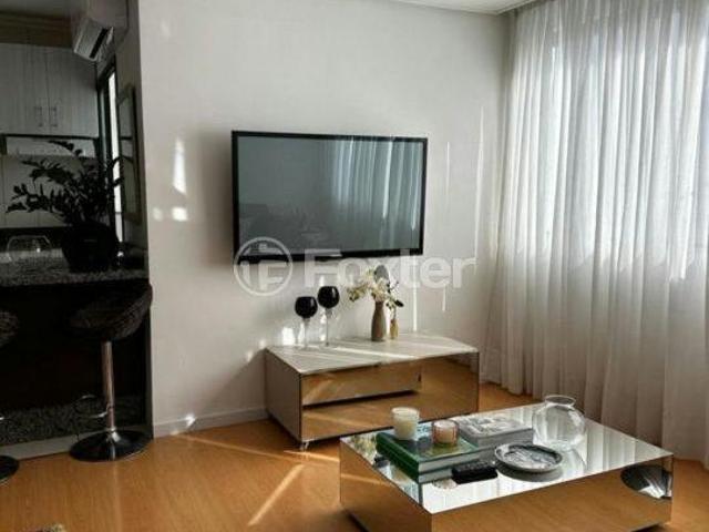 Apartamento, 2 dormitórios, 71 m², em Centro