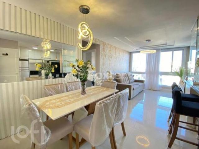 Apartamento, 2 dormitórios, 71.8 m², em Centro