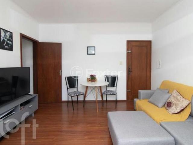 Apartamento, 2 dormitórios, 72 m², em Menino Deus