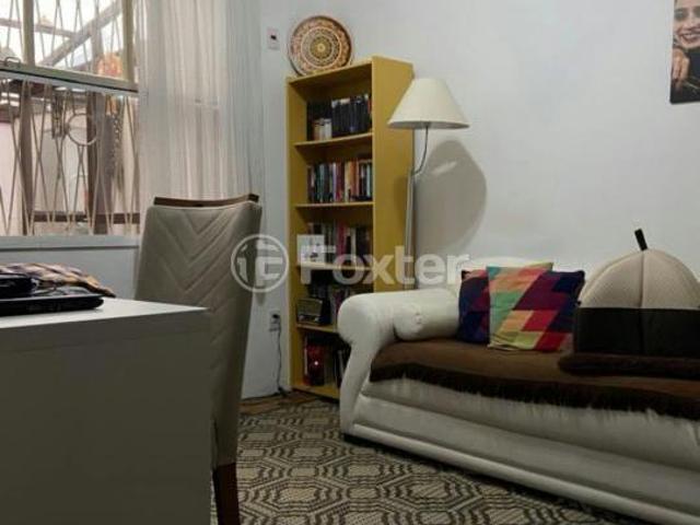 Apartamento, 2 dormitórios, 72.04 m², em Menino Deus