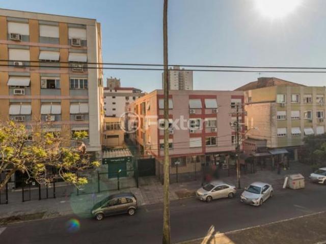 Apartamento, 2 dormitórios, 72.39 m², em Menino Deus