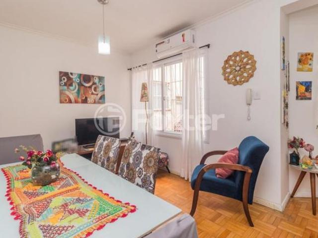 Apartamento, 2 dormitórios, 73 m², em Petrópolis