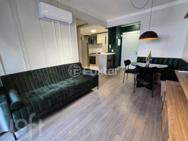 Apartamento, 2 dormitórios, 73.52 m², em Centro