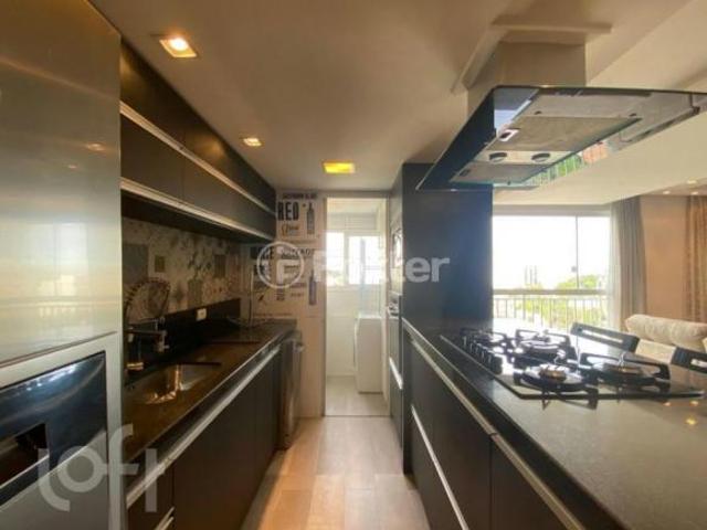 Apartamento, 2 dormitórios, 84 m², em Centro