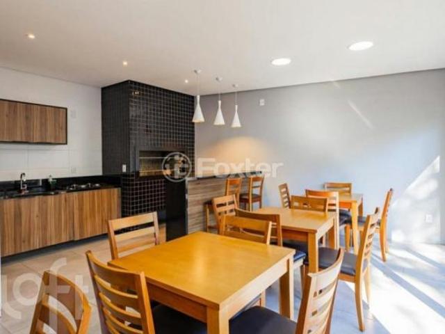 Apartamento, 2 dormitórios, 84.32 m², em Centro